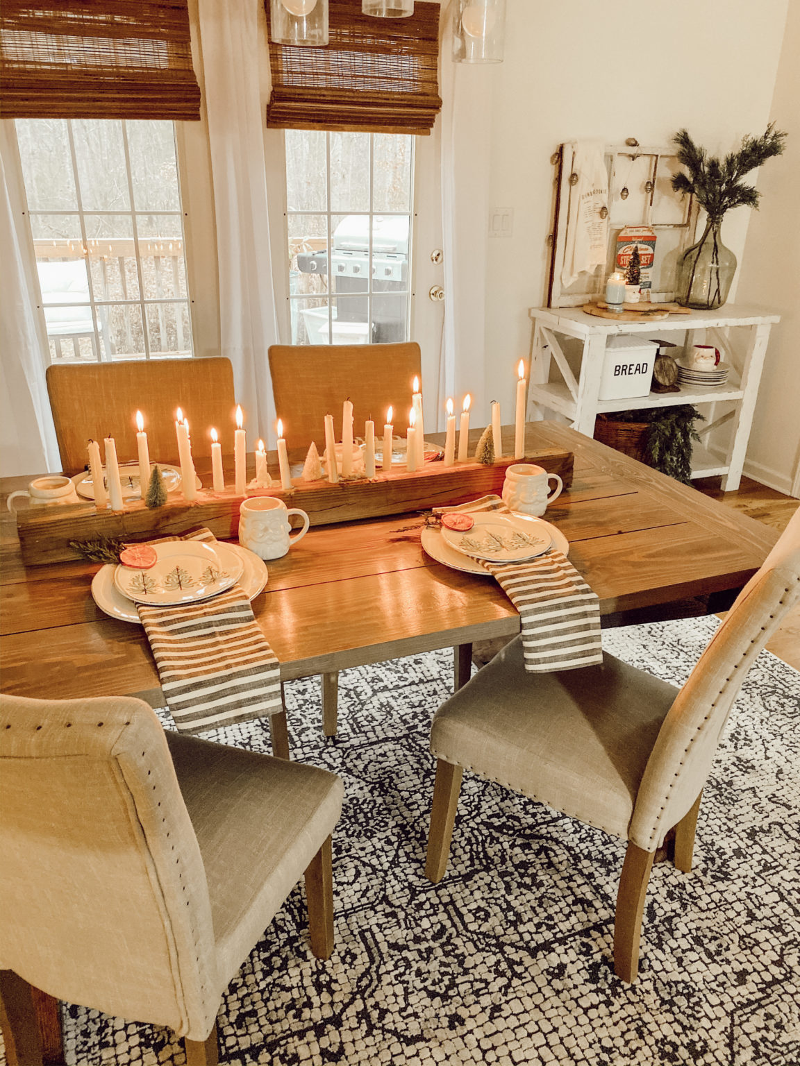 Simple Christmas Tablescape - Itty Bitty Farmhouse