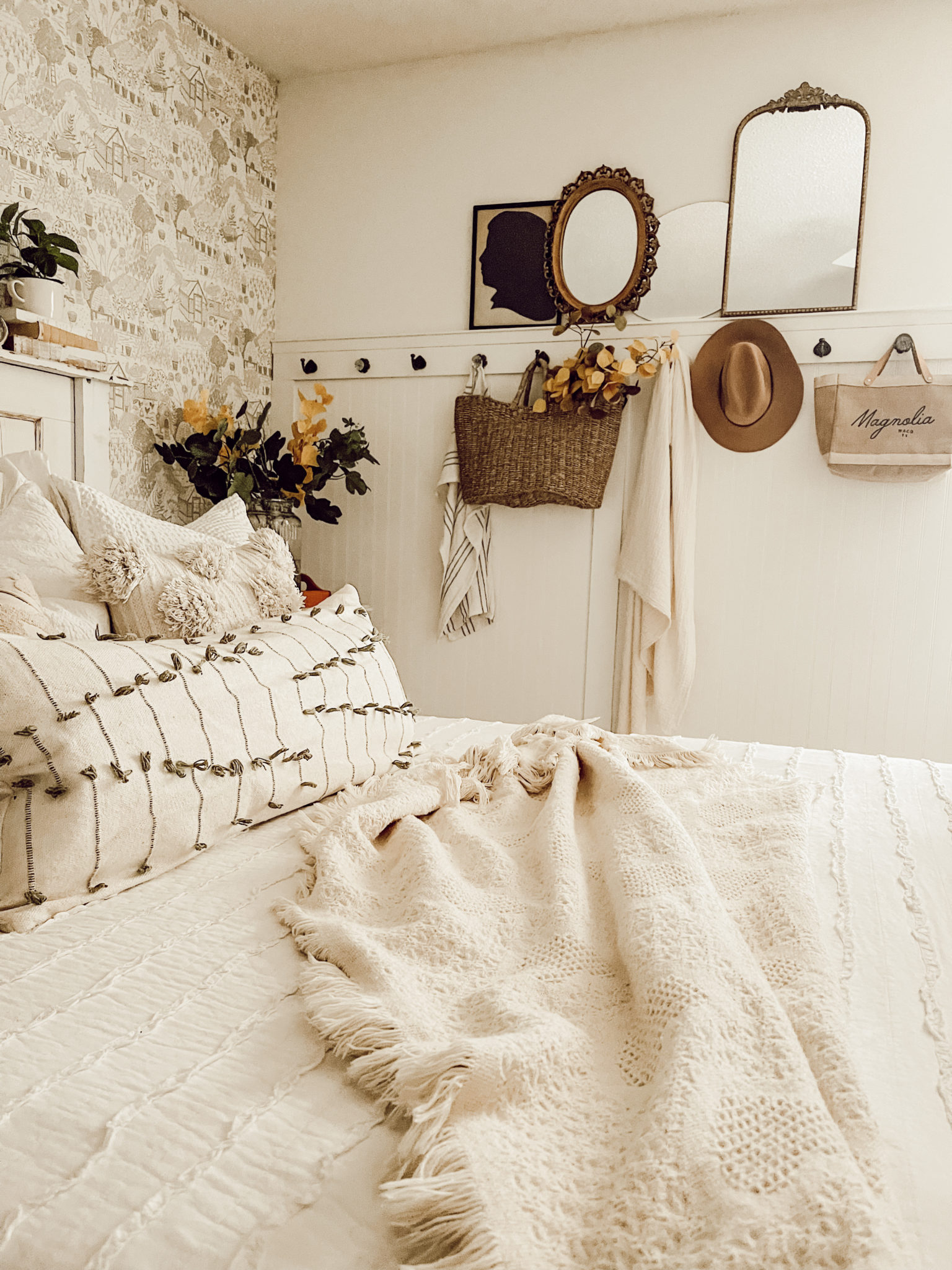 Cozy Fall Wall Decor - Itty Bitty Farmhouse