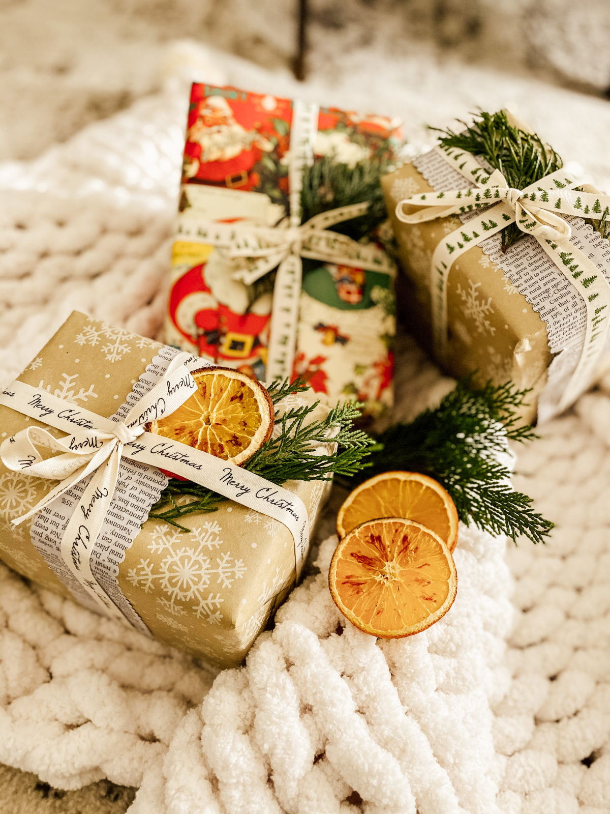 Simple Creative Christmas Wrapping - Itty Bitty Farmhouse