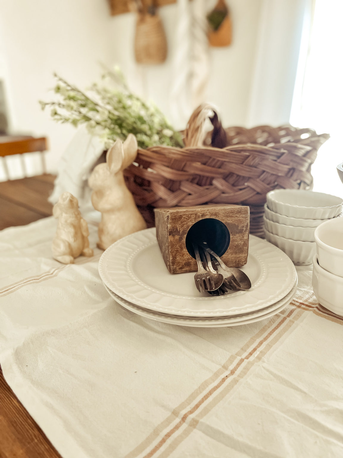 Early Spring Styling Dinning Spaces - Itty Bitty Farmhouse