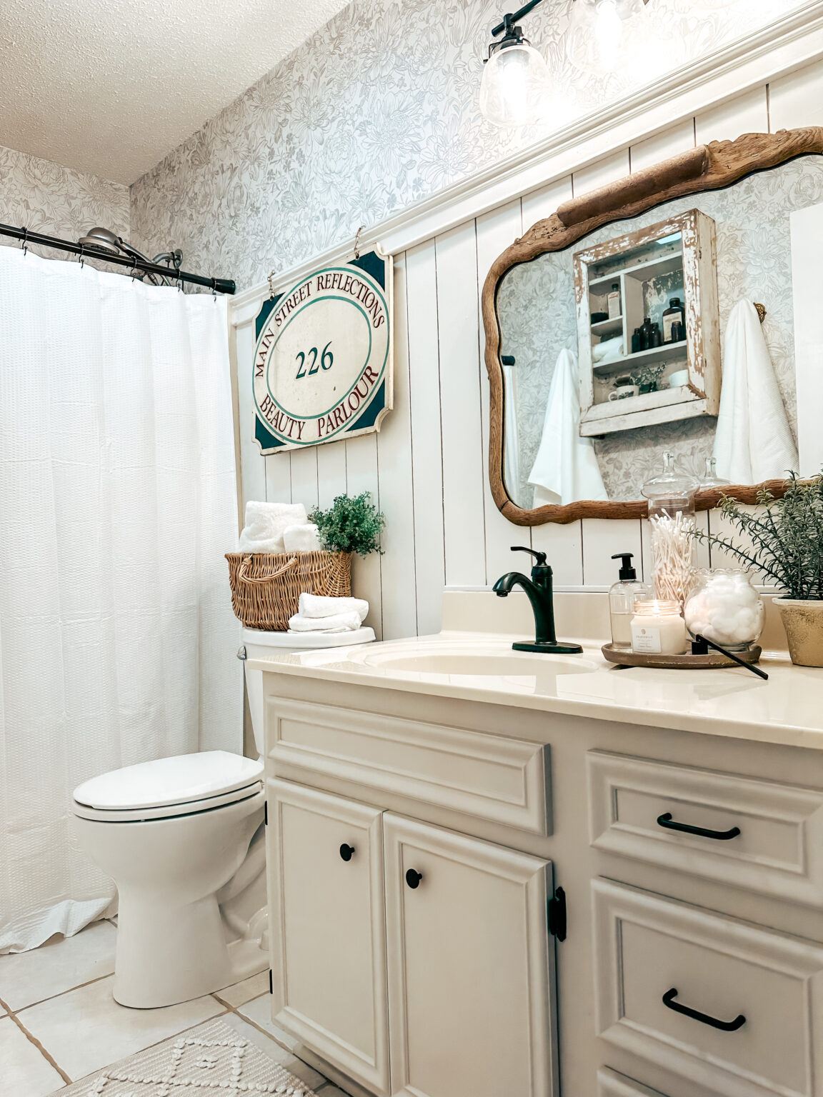 Cozy Spring Farmhouse Tour - Itty Bitty Farmhouse