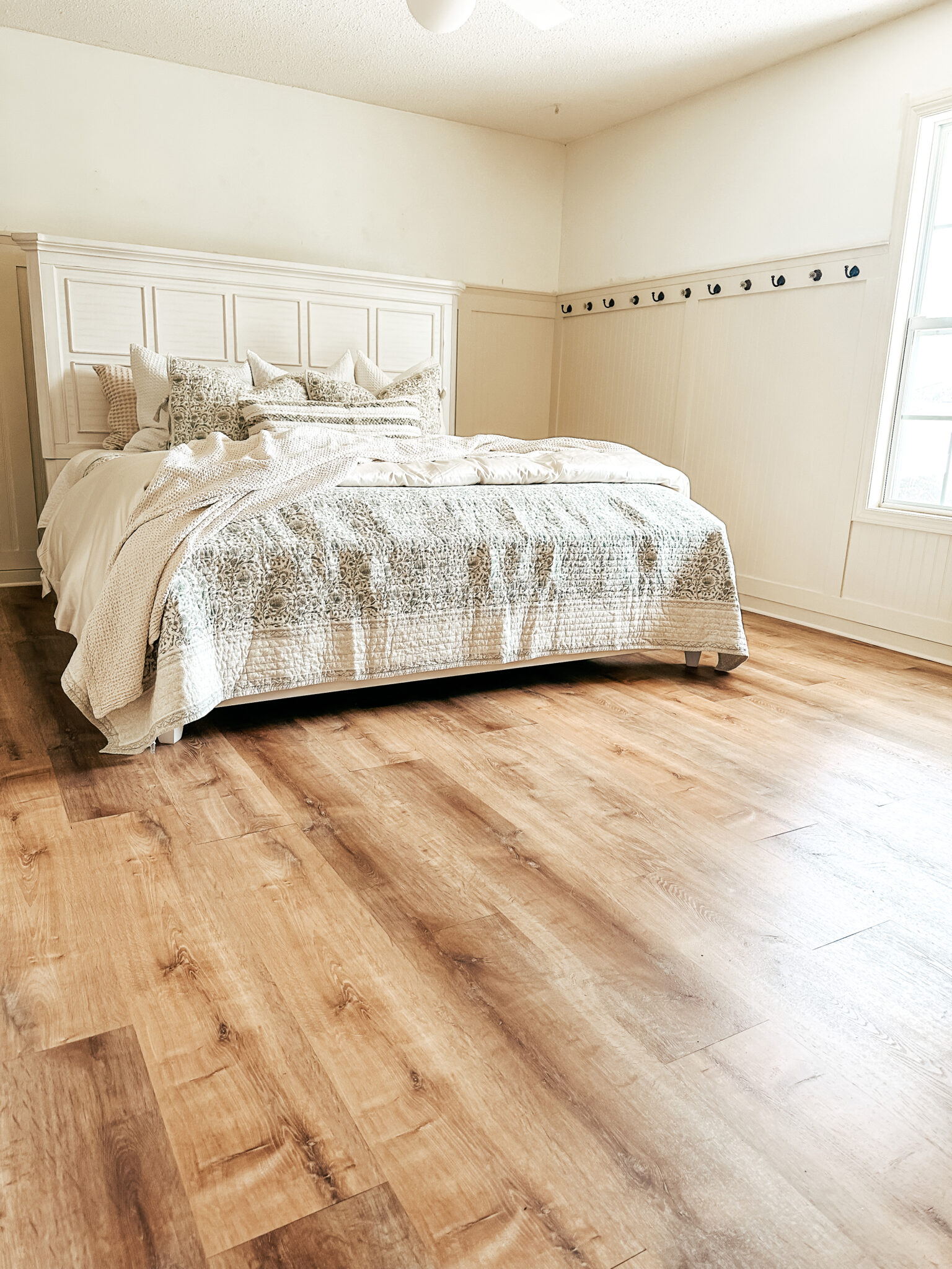 Bedroom Reno to Cozy Cottage Farmhouse - Itty Bitty Farmhouse